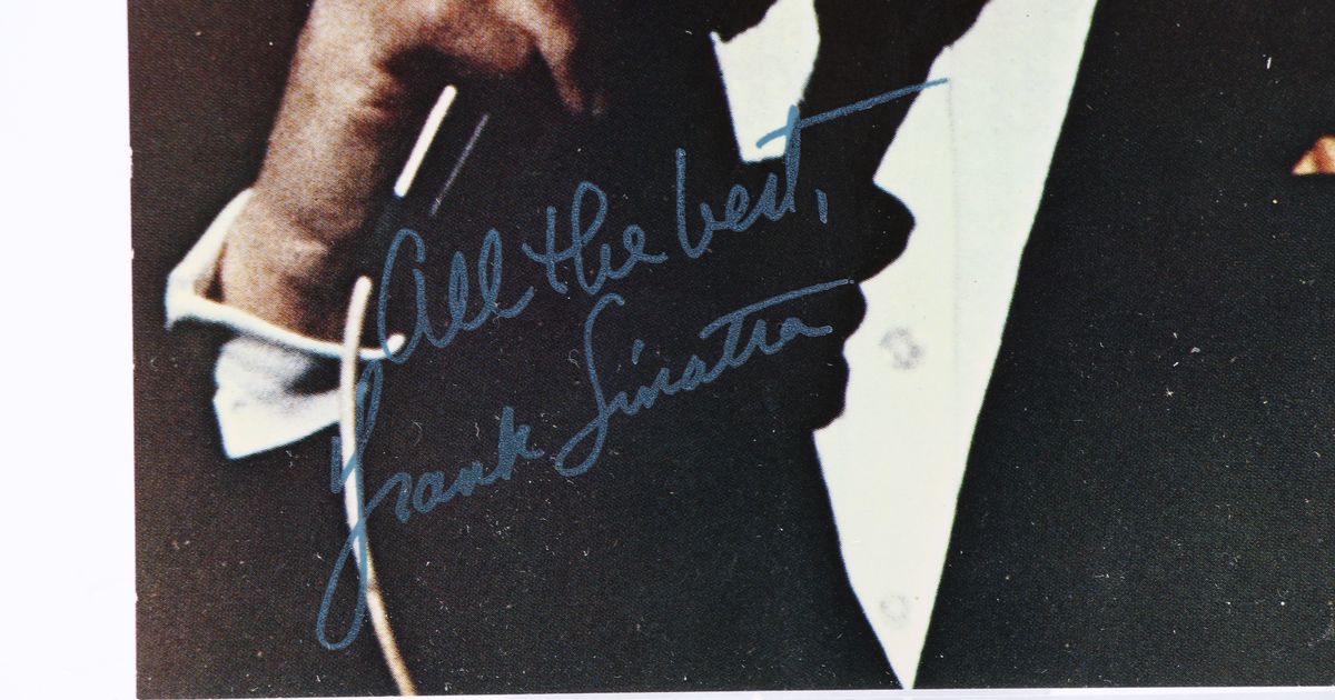 Frank SINATRA • Portrait photographique signé de Frank Sinatra ...